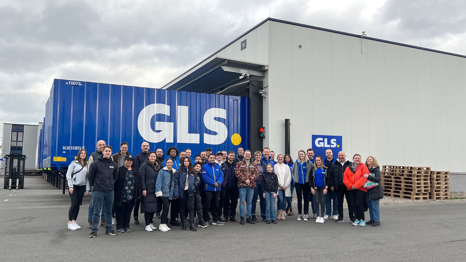 GLS Germany unterstützt Erdbebenopfer in der Türkei und in Syrien – LKW ...