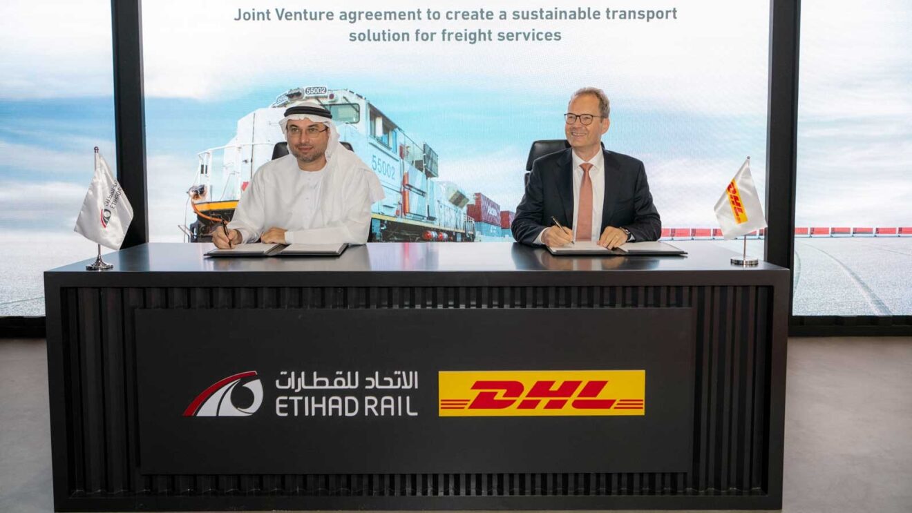 DHL unternimmt nächste Schritte in der grünen Logistik für die Formel 1® mit Einführung einer ...